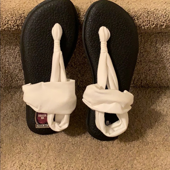 Sanuk | Shoes | Sanuk Yoga Mat Strap Thong White Sandals Us 7 | Poshmark